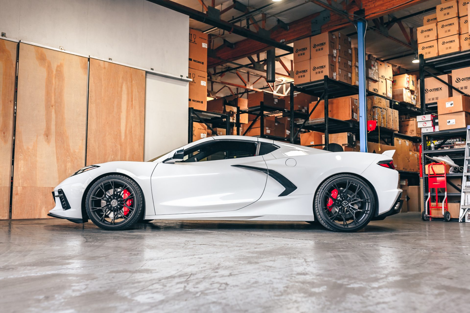 Arctic White C8 Corvette Lowered on VR Forged D01 Wheels | VR Forged